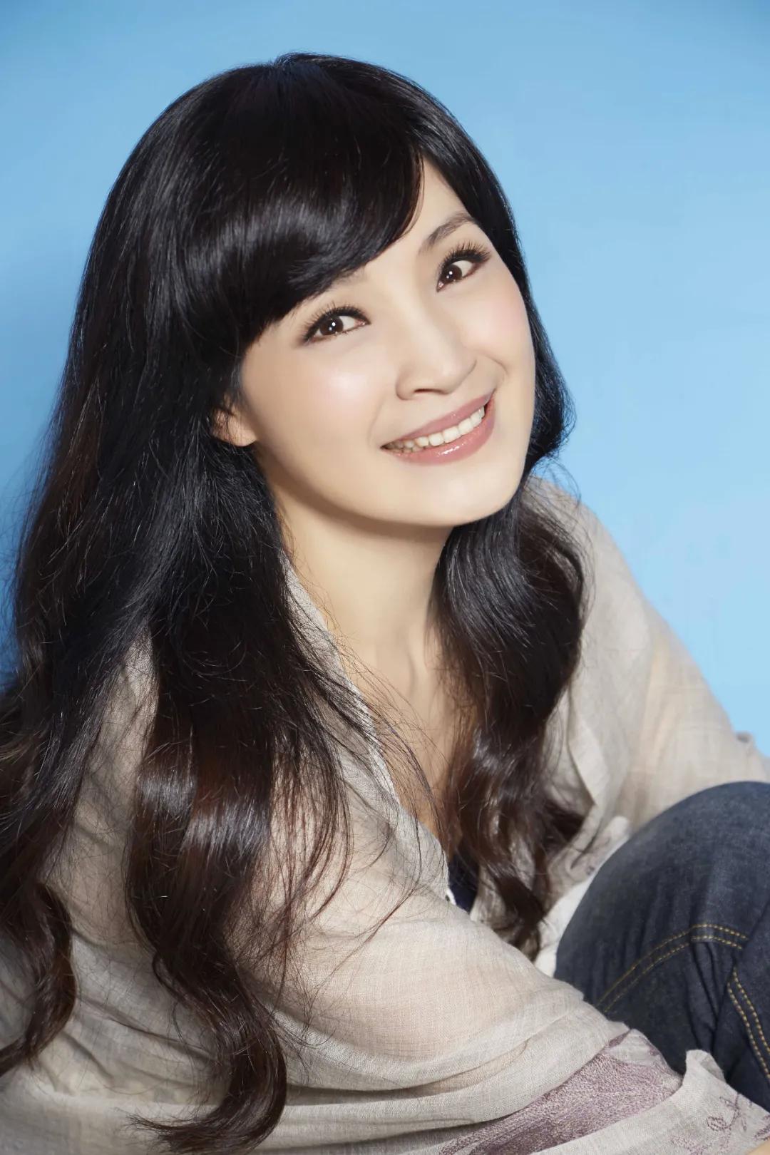 54-year-old Fang Jiwei pretends to be tender, and has a story of grievances with Pan Meichen and ...