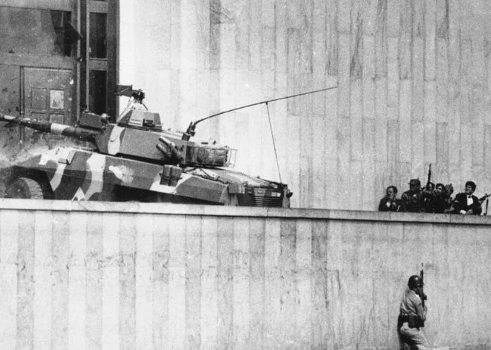 Colombian drug lord Pablo: sitting in a private army of 40,000 ...