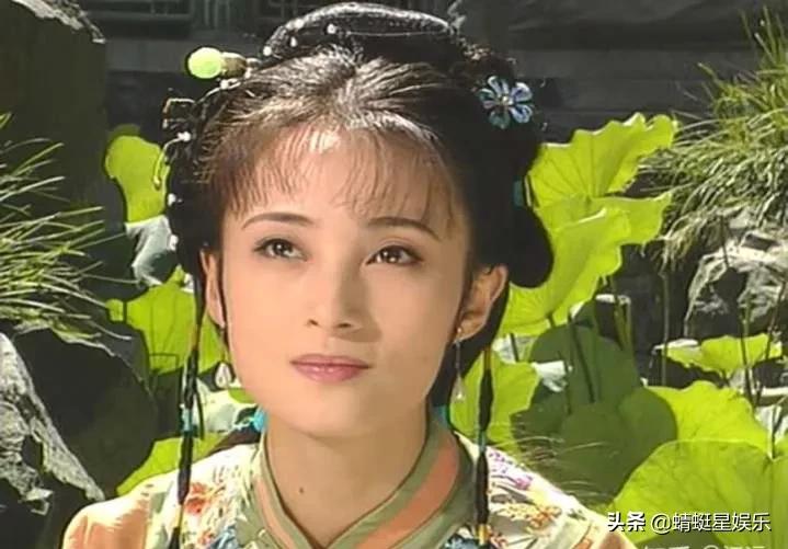 Remember Jiang Qinqin in "There Are Tears in the Sky"?She is as soft as ...