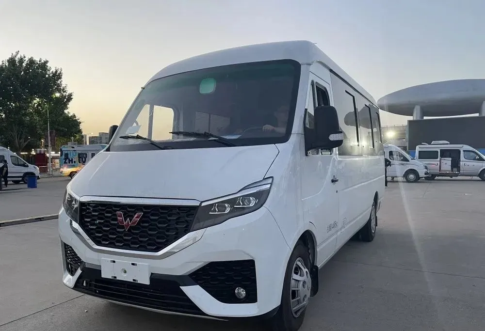 "God car" Wuling Hongguang changed to RV Sunshine Shangyou Jaws rear ...