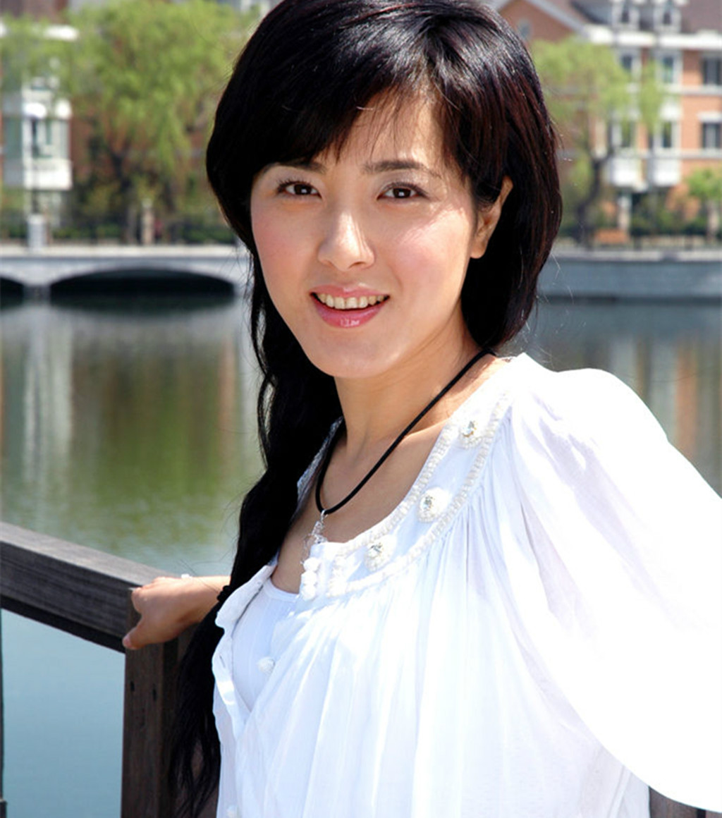 Appreciation of 10 most beautiful photos of actress Zeng Li after 70 - iNEWS