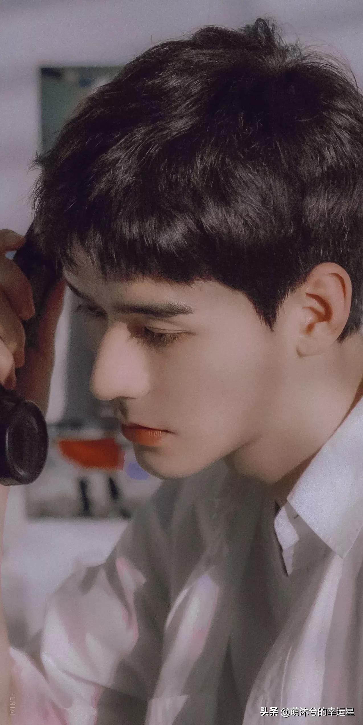 This set of photos of Gong Jun is the best modern outfit in my heart ...