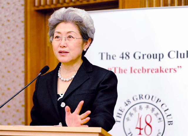 What kind of legendary life Fu Ying, who dropped out of school at the ...