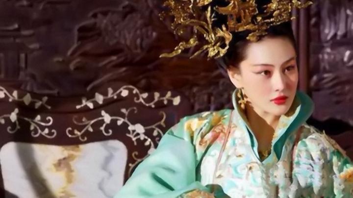 Ming Xianzong and Wan Zhen'er are seventeen-year-old sisters and ...