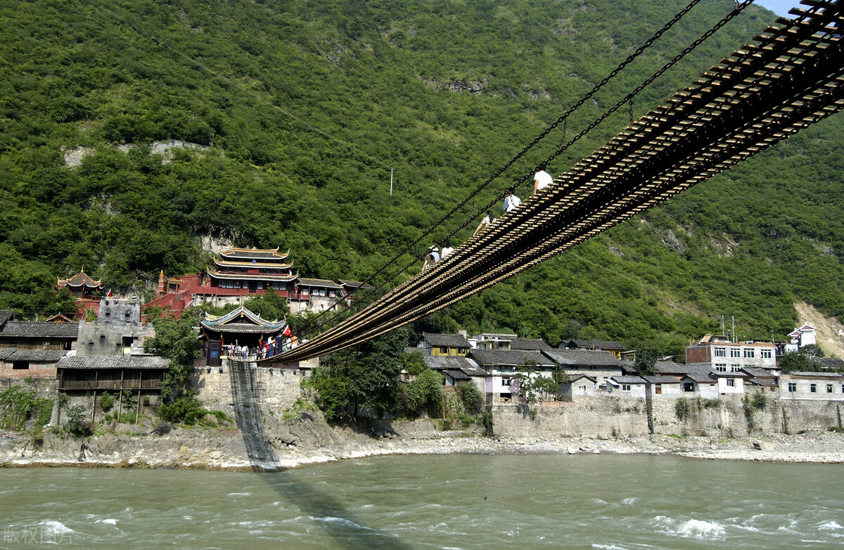 How was Luding Bridge built 300 years ago?More than 10,000 iron rings ...