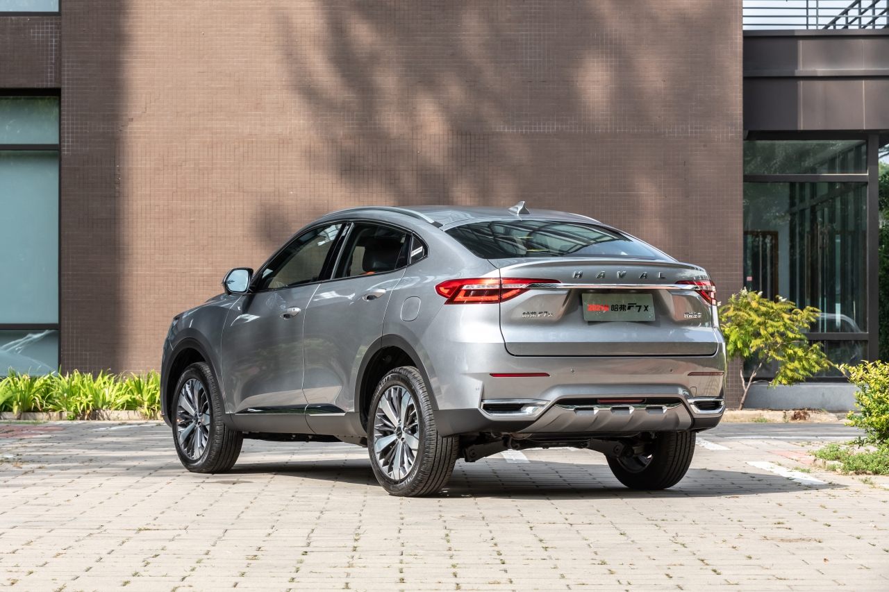 Domestic coupe SUV competition! Who is more worth buying Haval F7x and Geely Xingyue? - iNEWS