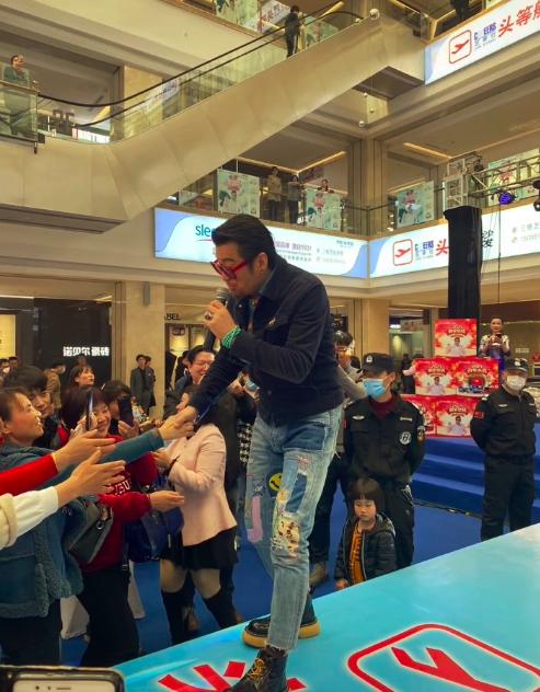Sun Xing runner-made a gold medal, six bodyguards are more than fans ...