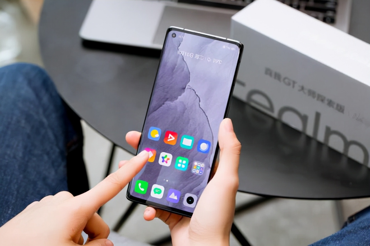The old driver confirmed that these 5 mobile phones are basically ...