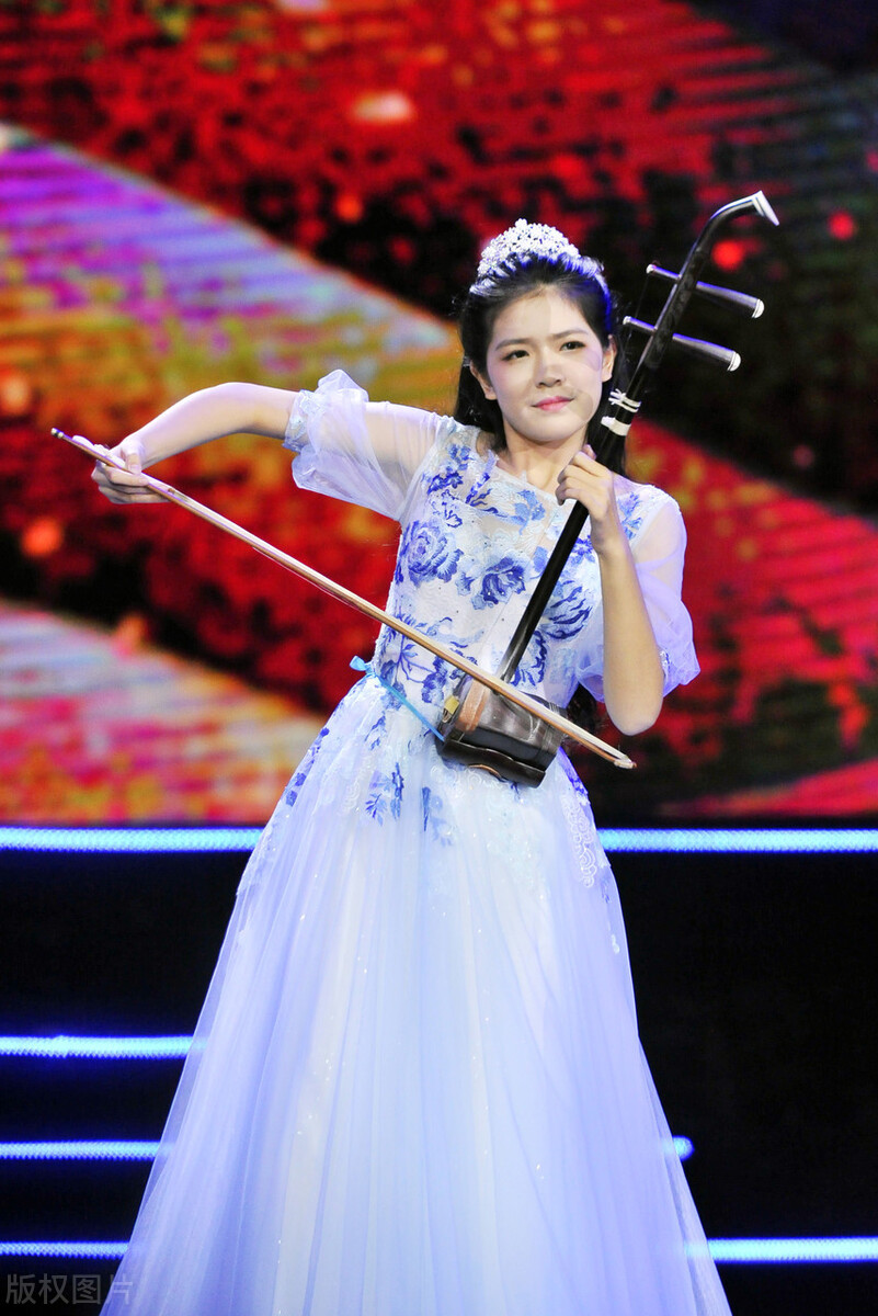A good timbre is a good erhu teacher. How to choose an erhu? - iNEWS