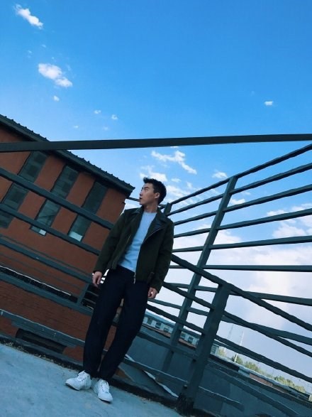 Life photo of Sun Xing in "Sweeping the Dark Storm", dressed as ...