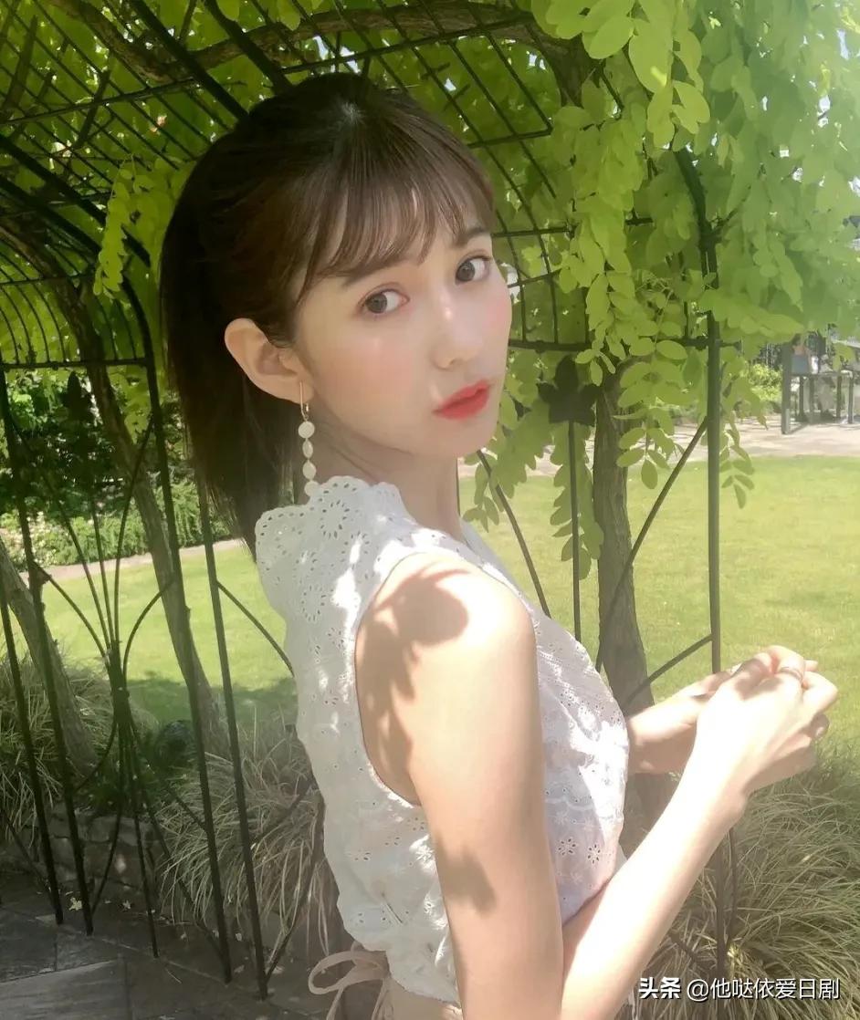 Miss Magazine released a photo album, Haruka Arai, a charming young ...