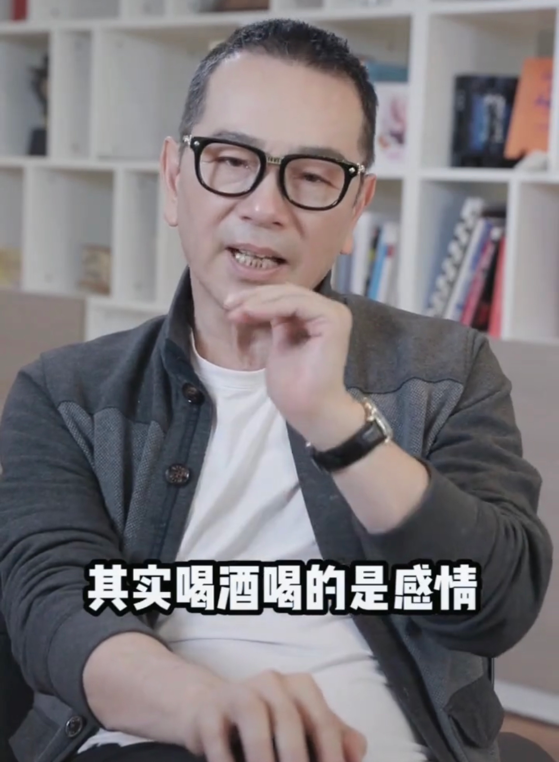 Zhang Chenguang's recent photos have prominent big belly. He is still ...