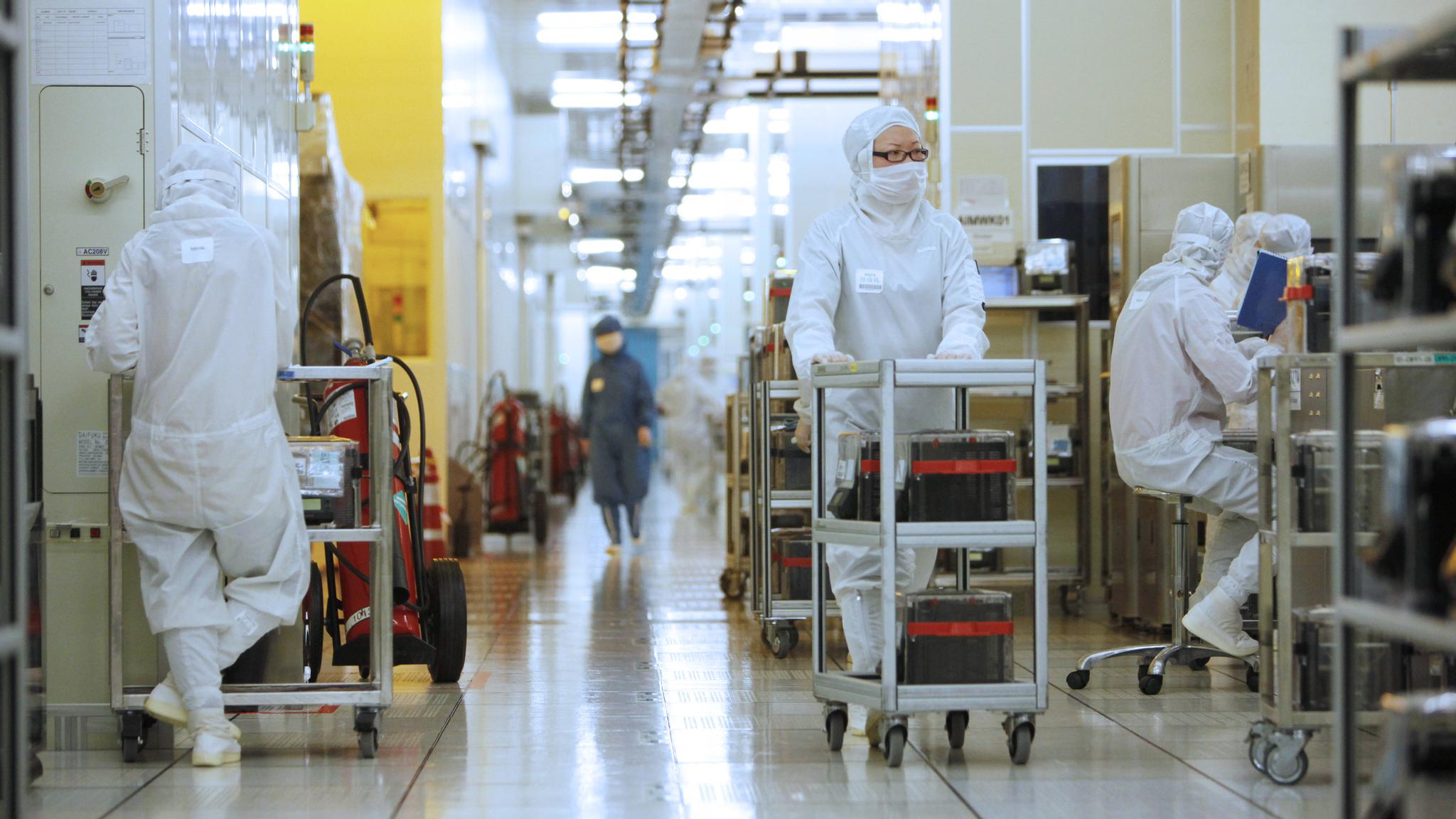 Get the 13.5nm light source!DUV lithography machine and 14nm chip mass ...