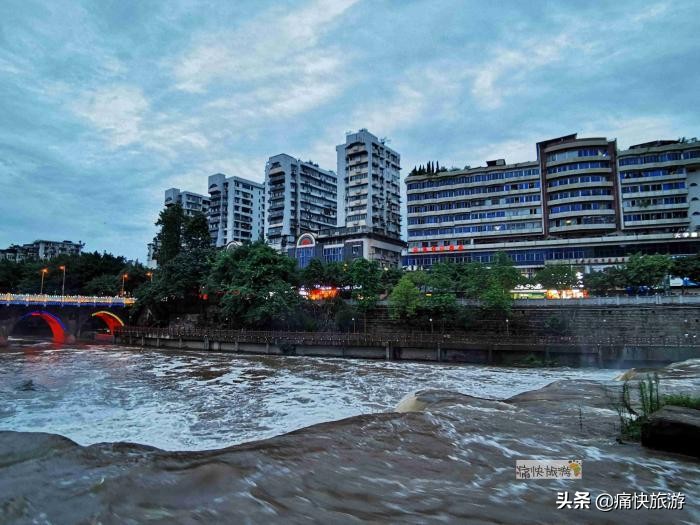 Walking in Zigong: Ink Danqing version of Gongjing Pingqiao Waterfall ...