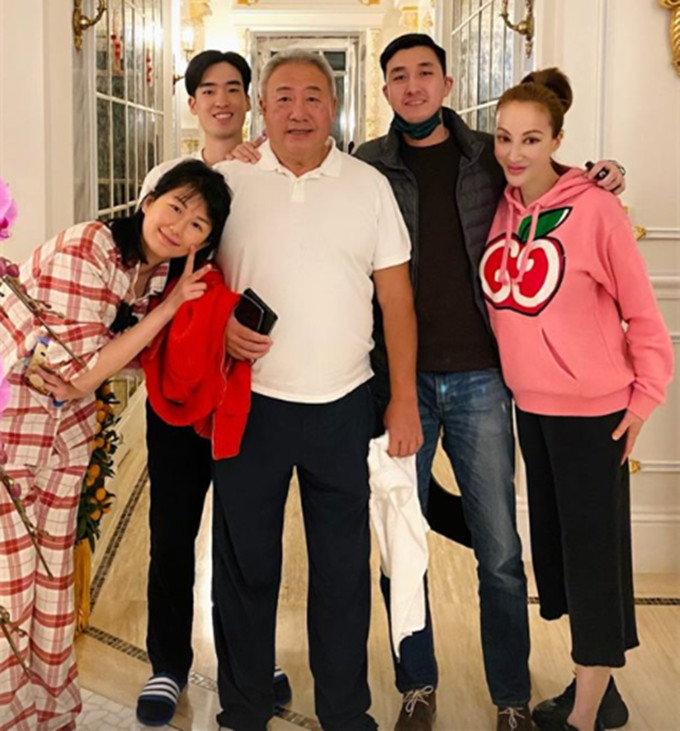 57-year-old Xue Zhilun rarely took a family photo. He suffered from ...