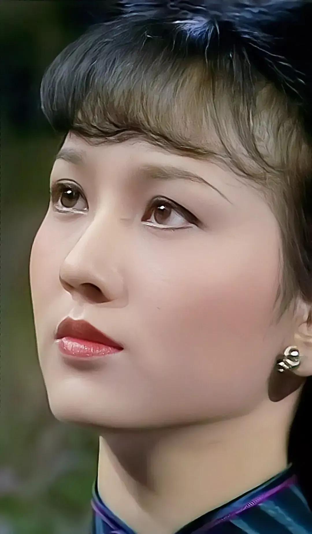 The most beautiful Feng Chengcheng - iNEWS