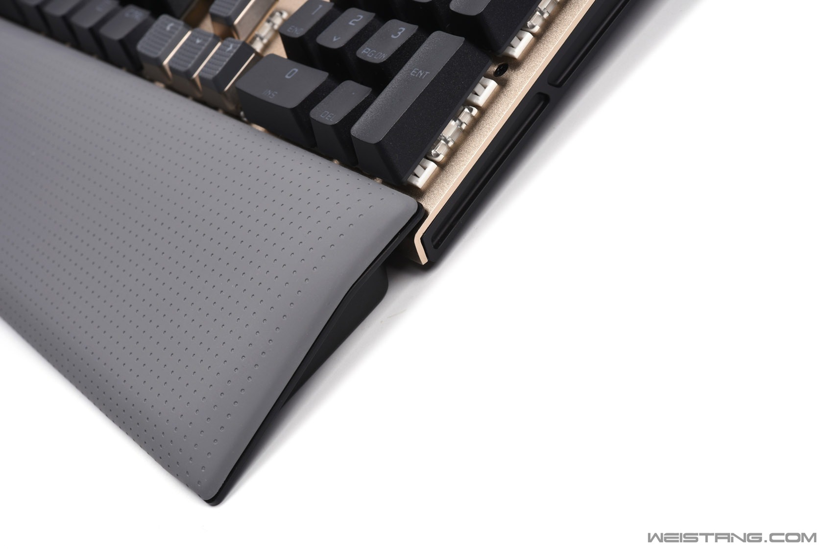 Appreciation of CORSAIR K100 brilliant gold mechanical keyboard - iNEWS