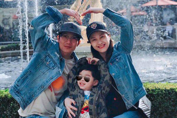 Close family portrait of Chen Chusheng, wife and son - iNEWS