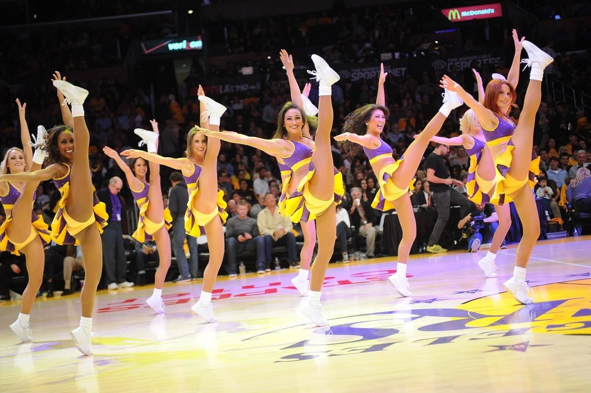 Hot Dancing Girl: NBA Cheerleader - iNEWS