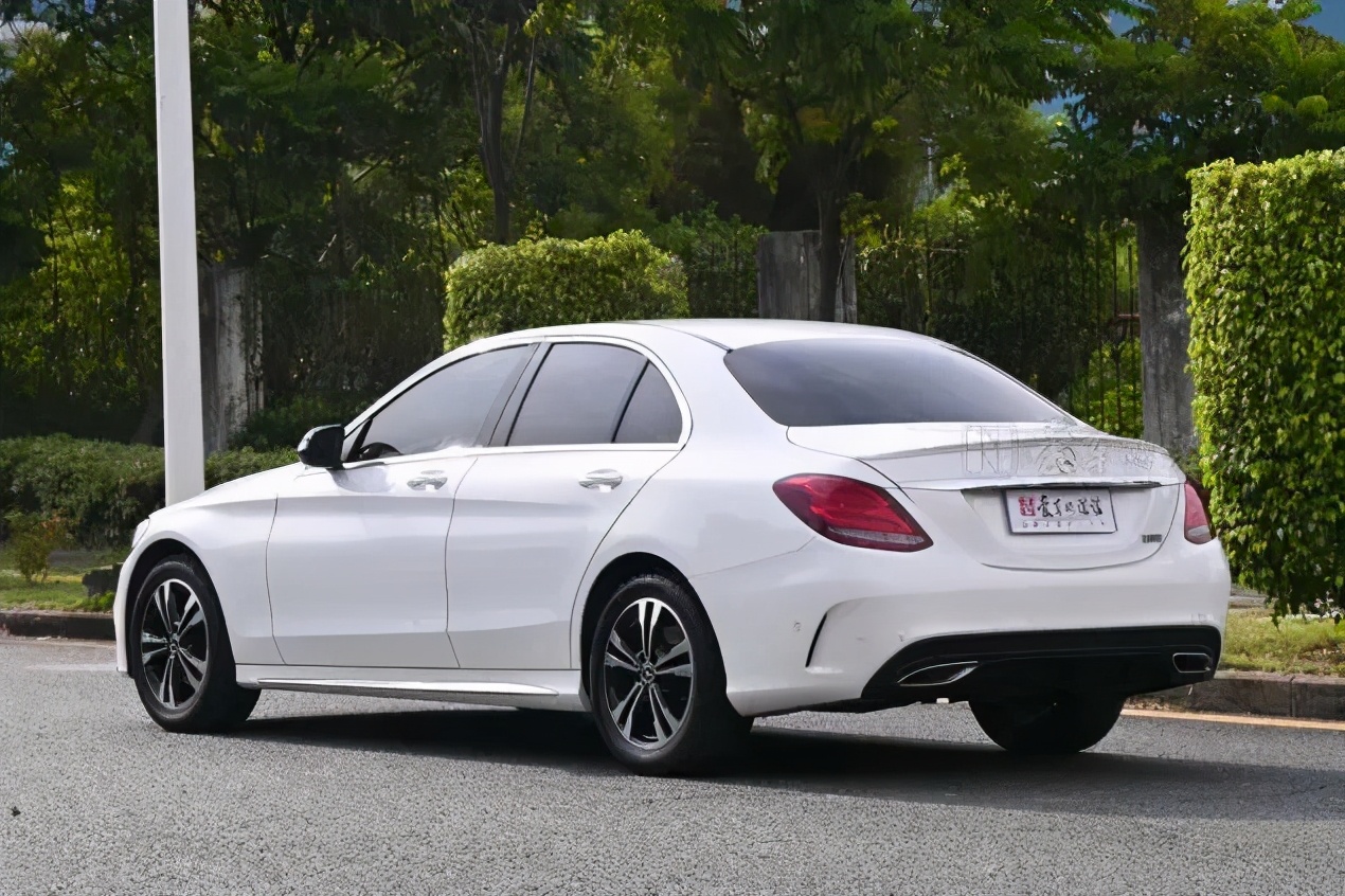 Take you to see the second-hand Mercedes-Benz C200L: recent year, short ...