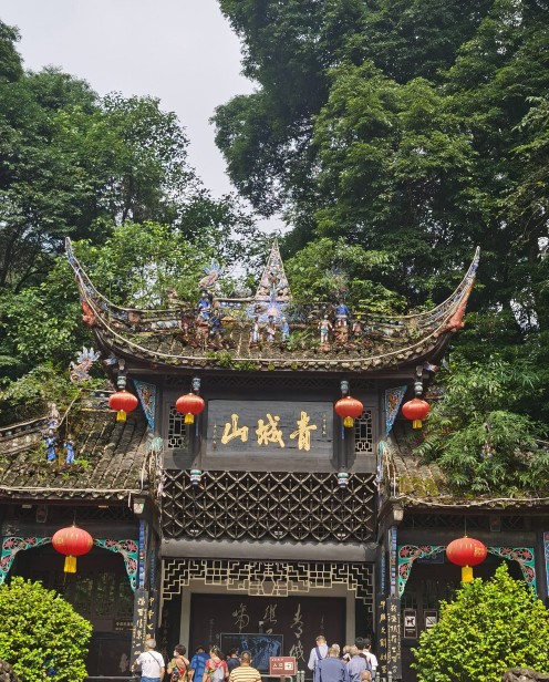 Slowly tour the Tianshi Cave of Mount Qingcheng - iNEWS