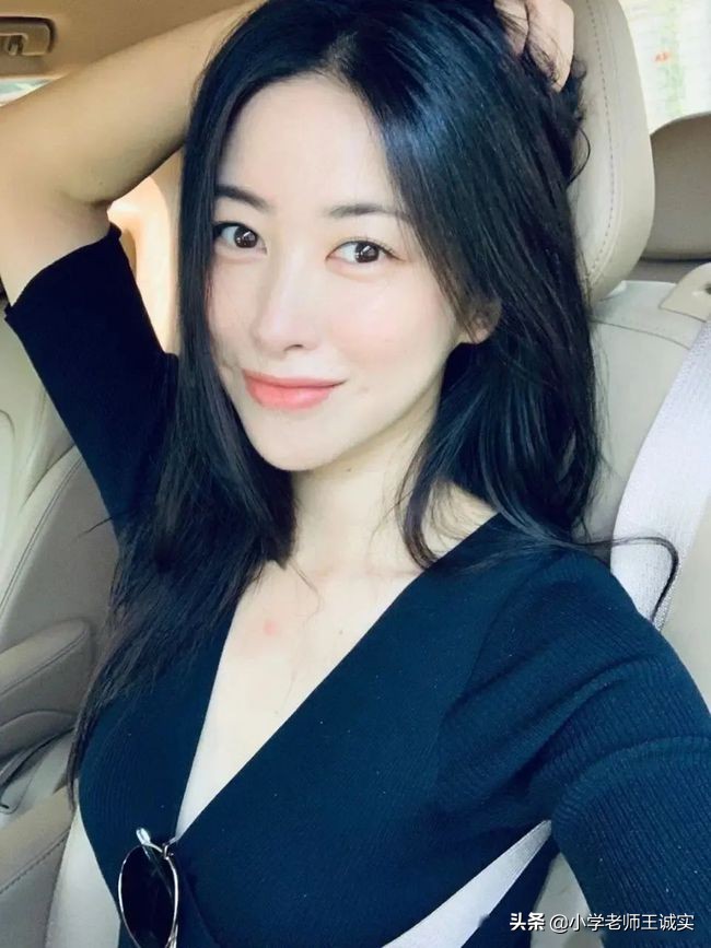 Zhu Zhu, she is Lan Xinjie in "The Rebel". She turned red with her body ...