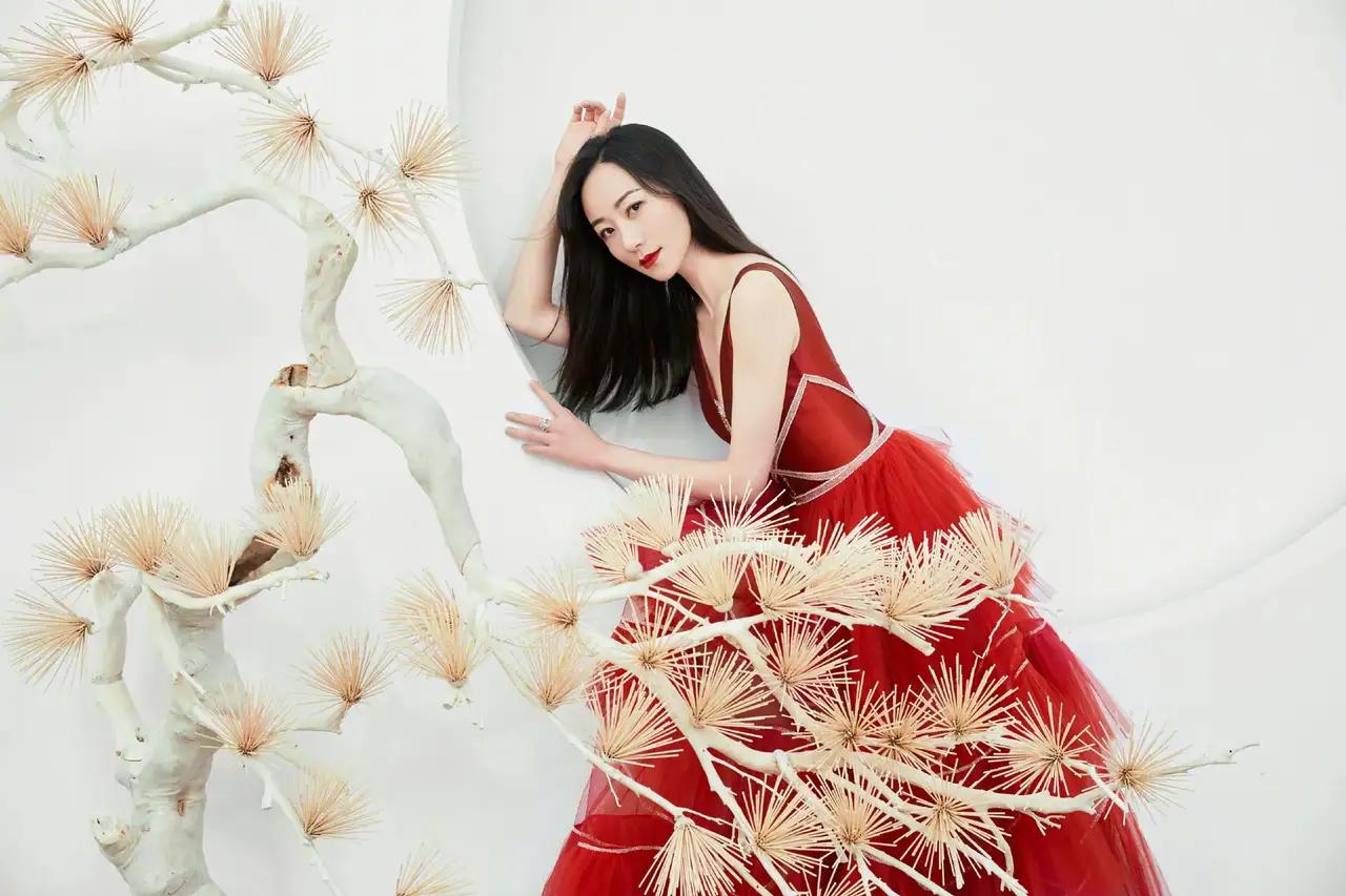 Han Xue with long legs and beautiful back Yuan Shanshan Liu Yifei - iNEWS