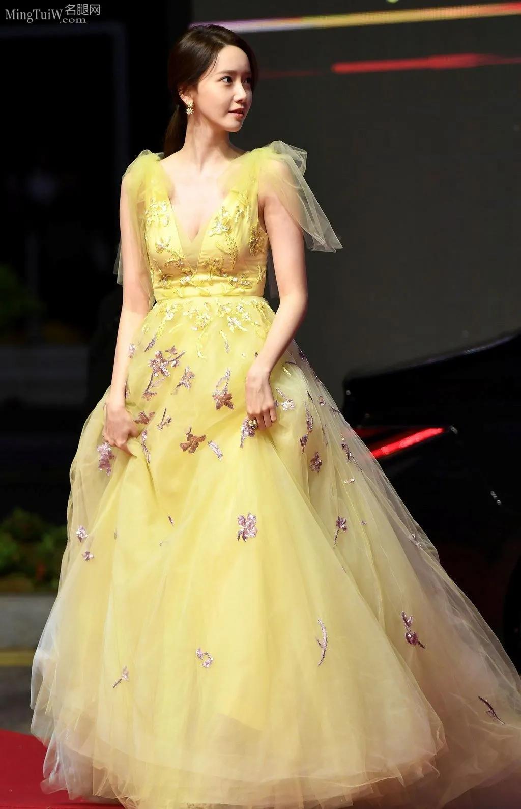 Girls' Generation Lim Yoona Red Carpet Show - iNEWS