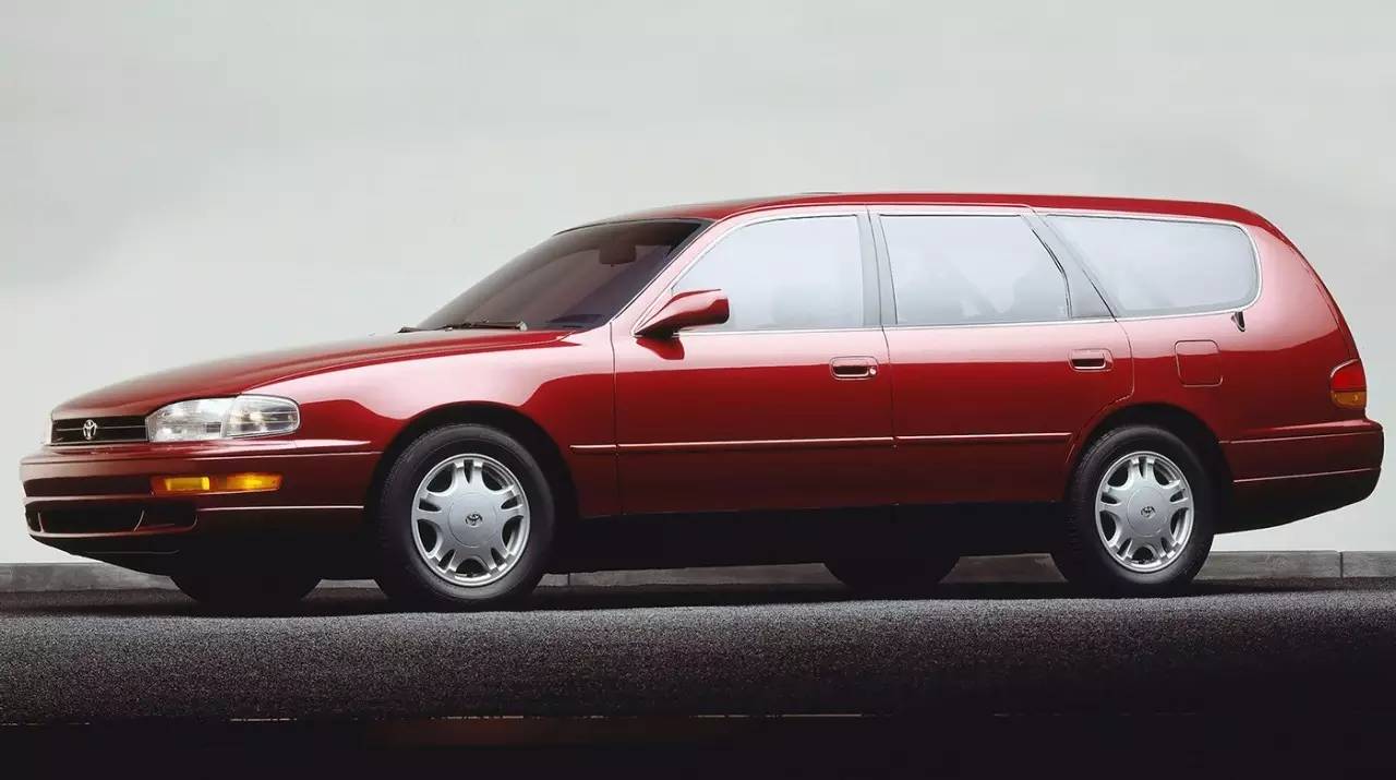 Toyota Camry with old car feelings - iNEWS