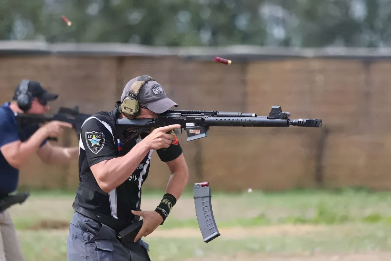 The masterpiece of AR type shotgun!Equipped with high-tech silencer ...