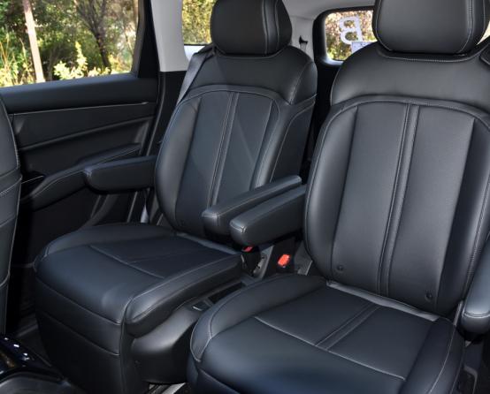 The different Wuling Capgemini, which is nearly 4 meters in length, is ...