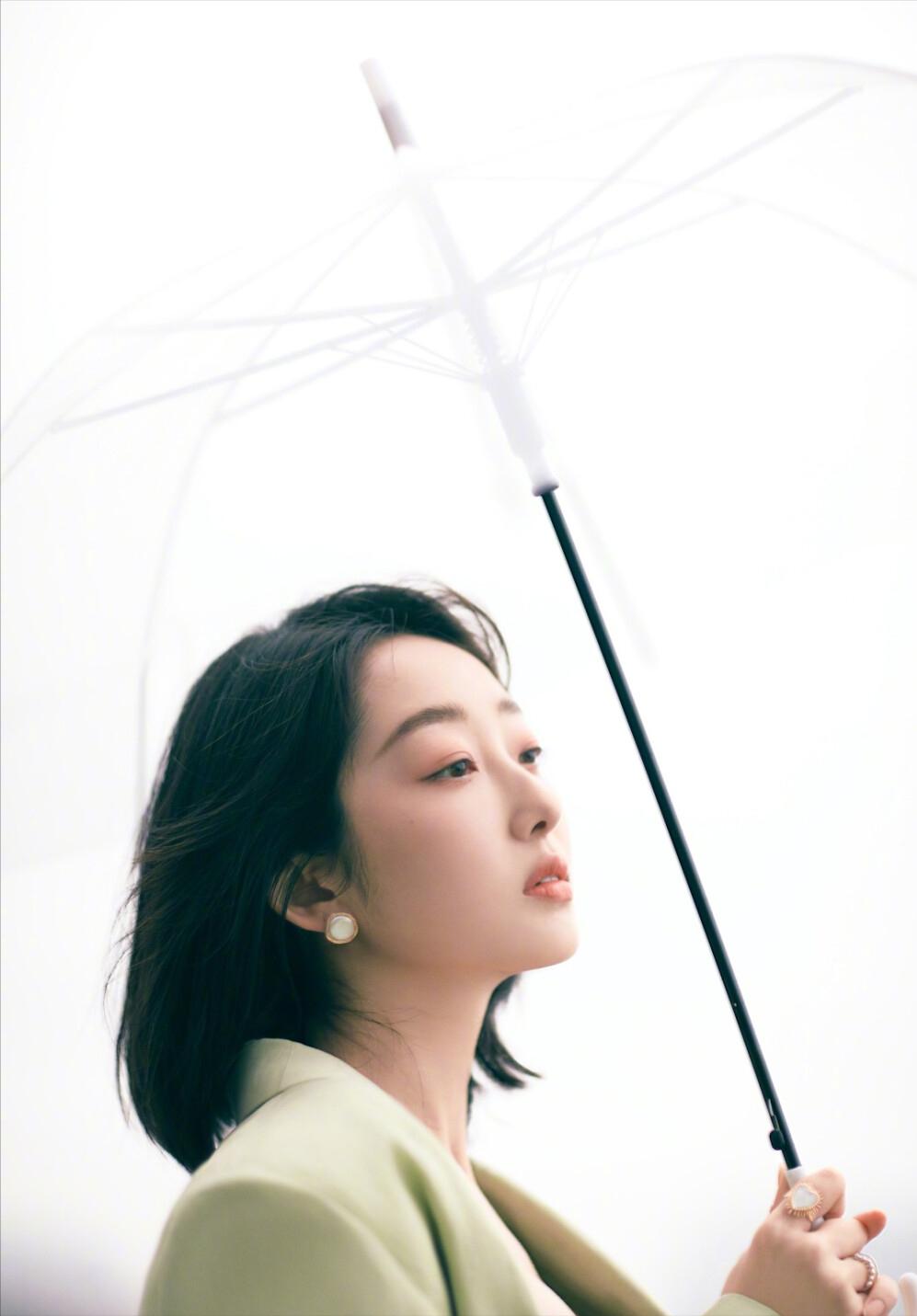 I only serve these 3 female celebrities who have small eyes but are ...