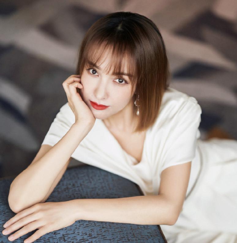 38-year-old Wu Xin landed for business, netizens took close shots, the state of the original ...