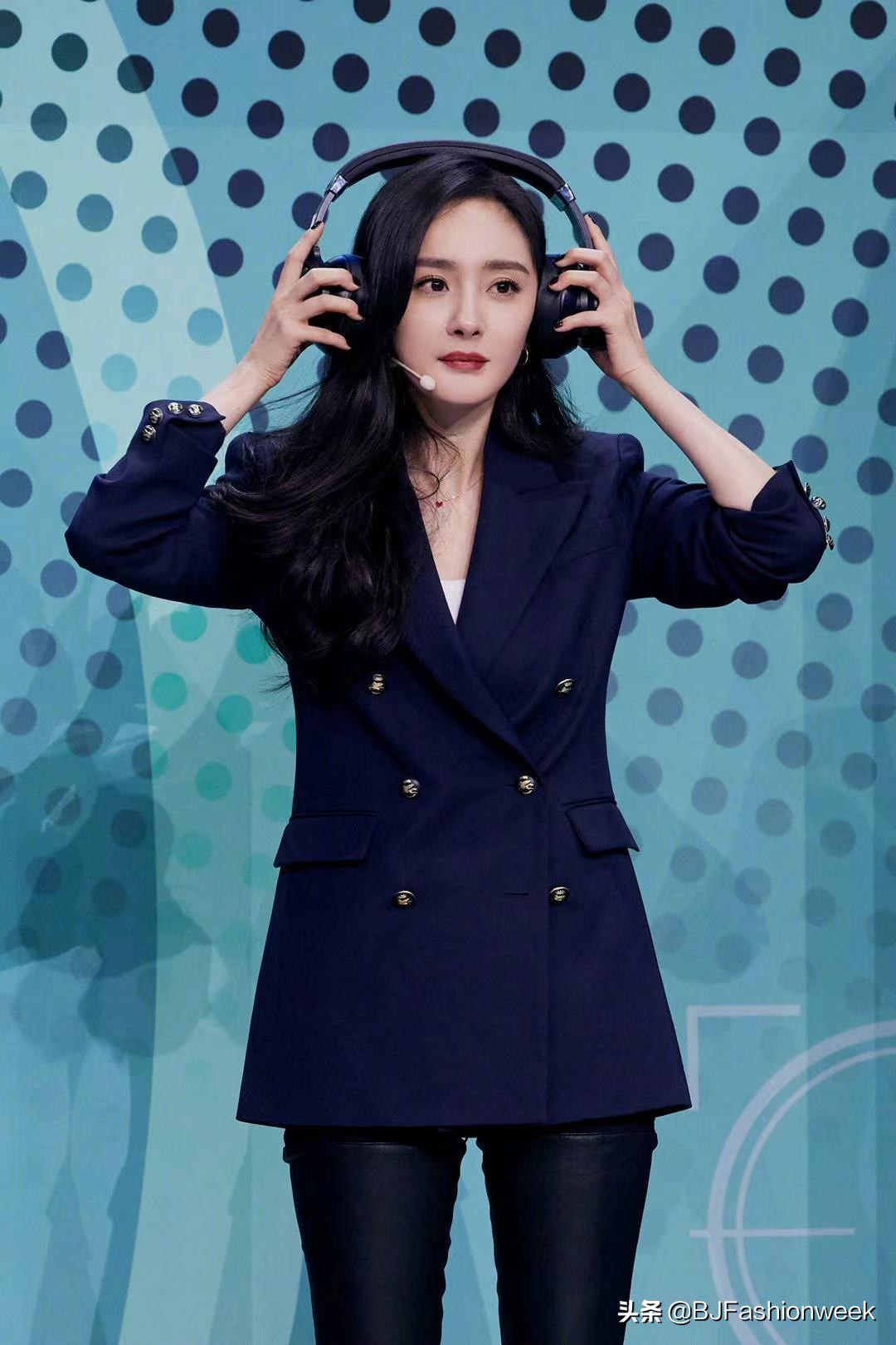 Yang Mi wore salt can be sweet, wearing a suit with jeans, the legacy ...