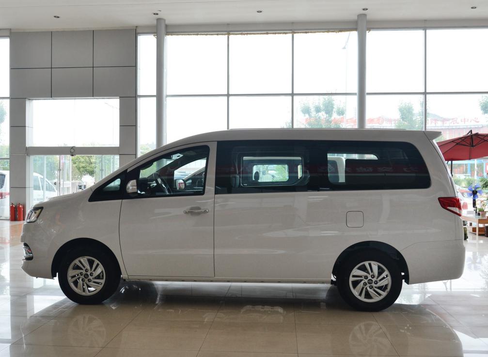 The car is 5 meters long, equipped with a 2.0L engine, and the seat can ...