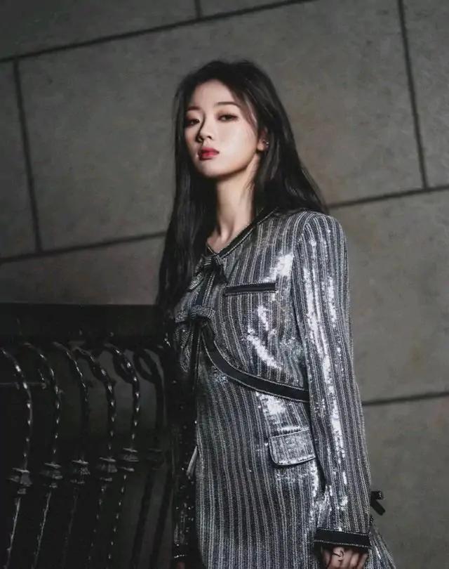 Singer Shan Yichun's beautiful photos - iNEWS