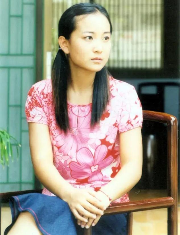 Jia Ling's young and green photos are rarely exposed, her skin is fair ...