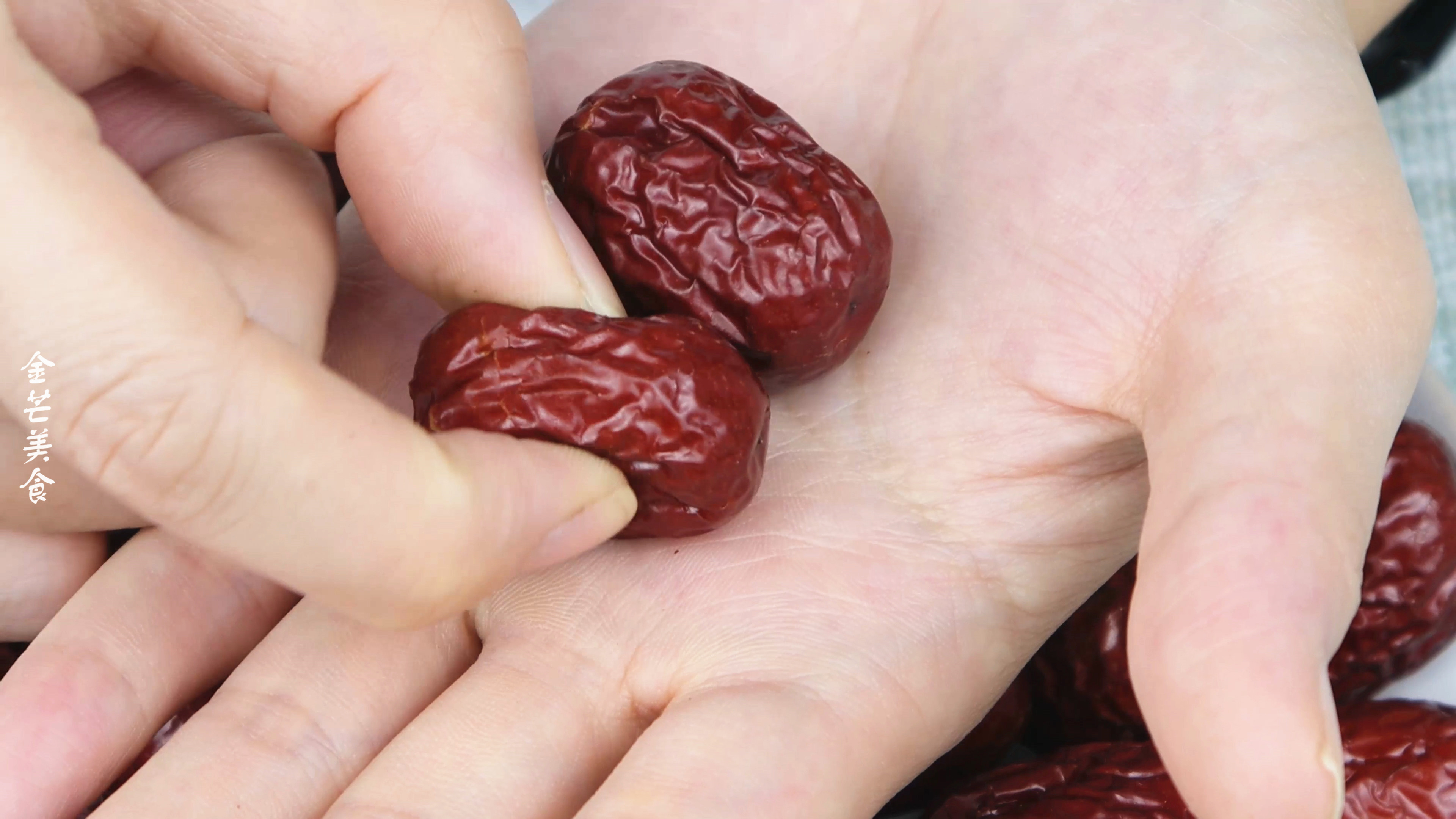 When buying red dates, you must choose "small" ones. Keep these 5 tips ...