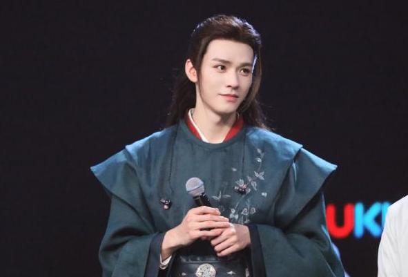 The university graduation photo of Gong Jun was exposed. Junxiu's ...