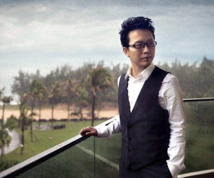 Li Yugang: At the age of 19, he became a beggar and became popular by ...