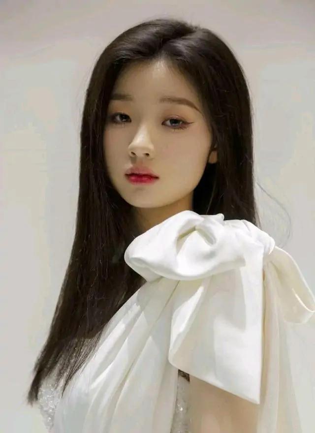 Singer Shan Yichun's beautiful photos - iNEWS