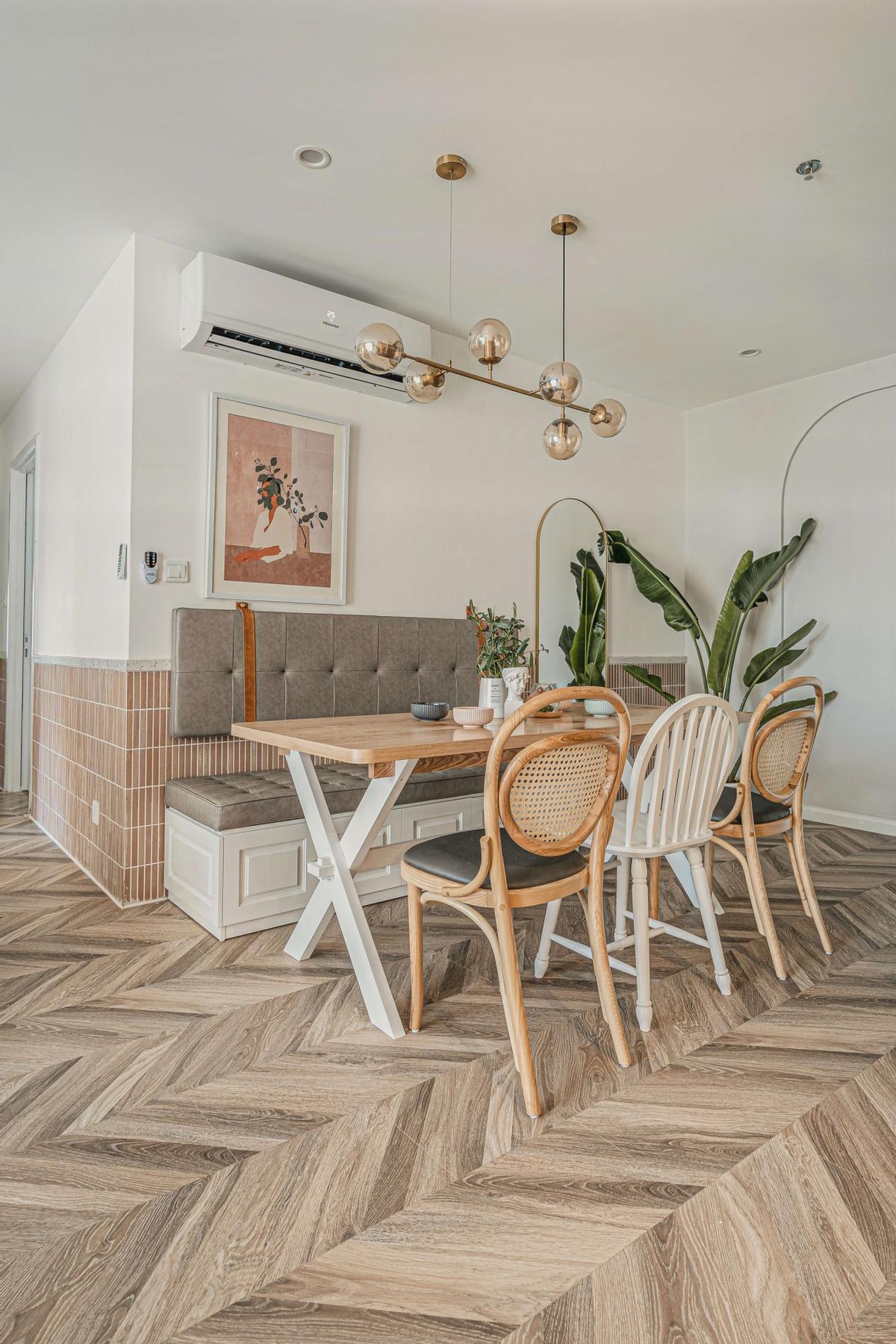 A small three-bedroom house of 98 square meters in the suite, there are ...