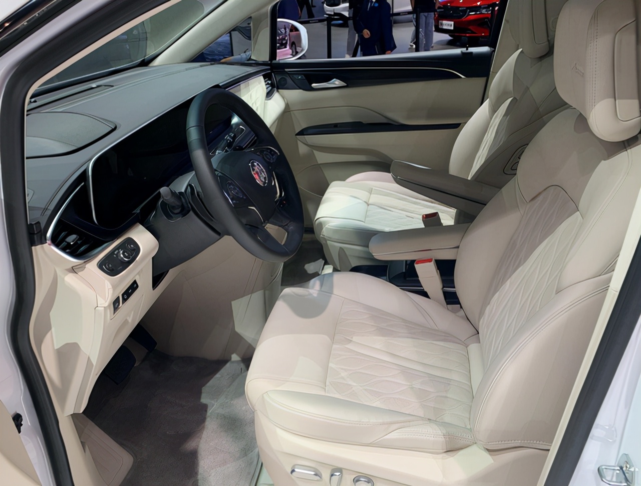 [2022 Buick GL8 ES Lu Zun launched 48V light hybrid blessing] - iNEWS