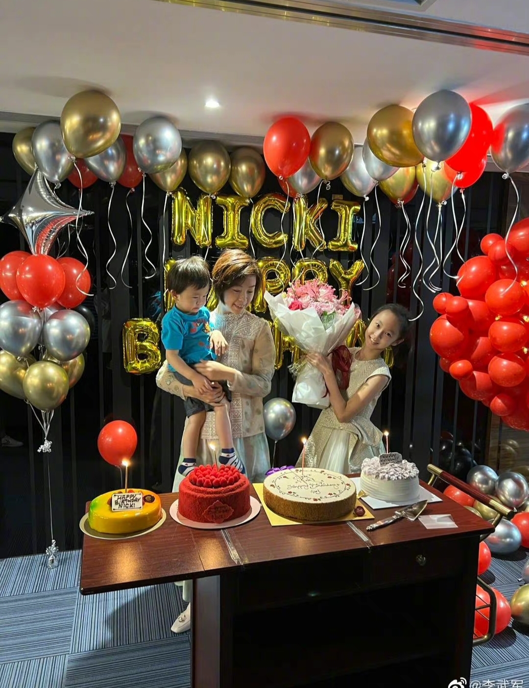 Is Zhang Yining happy to marry Xu Wei?Just look at today's birthday ...