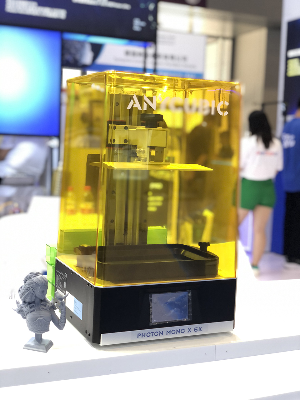 Iteration of the explosive Photon Mono X!The world's first 9.25 inch 6K ...