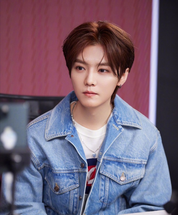 The 30-year-old Luhan appeared in the live broadcast, and the ...