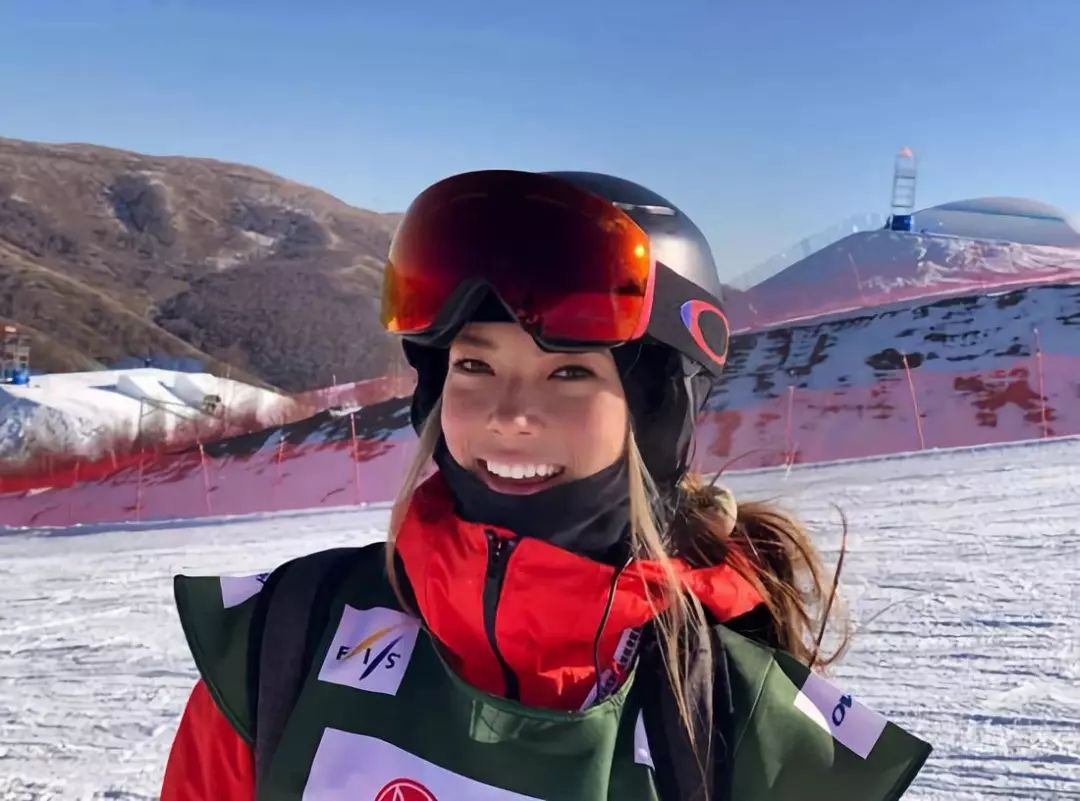 An 18-year-old ballet girl, super self-disciplined, "squeezes out ...