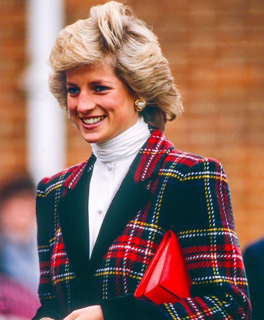 Twilight Girl K's new movie plays the princess, her 12-carat ring is ...