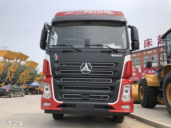 Equipped with Deutz engine, wide-body flat-floor cab, real shot of ...