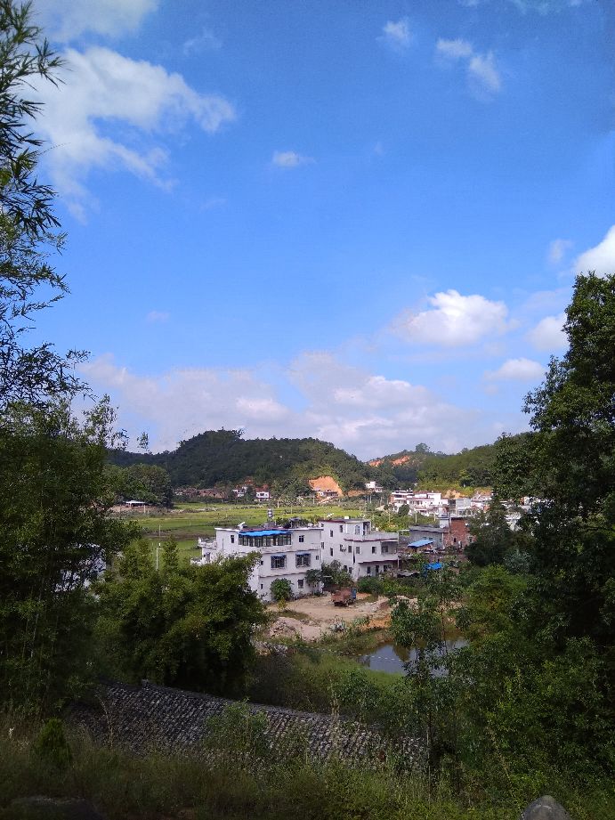 Visitors from all over the world welcome all visitors, listen to the ...